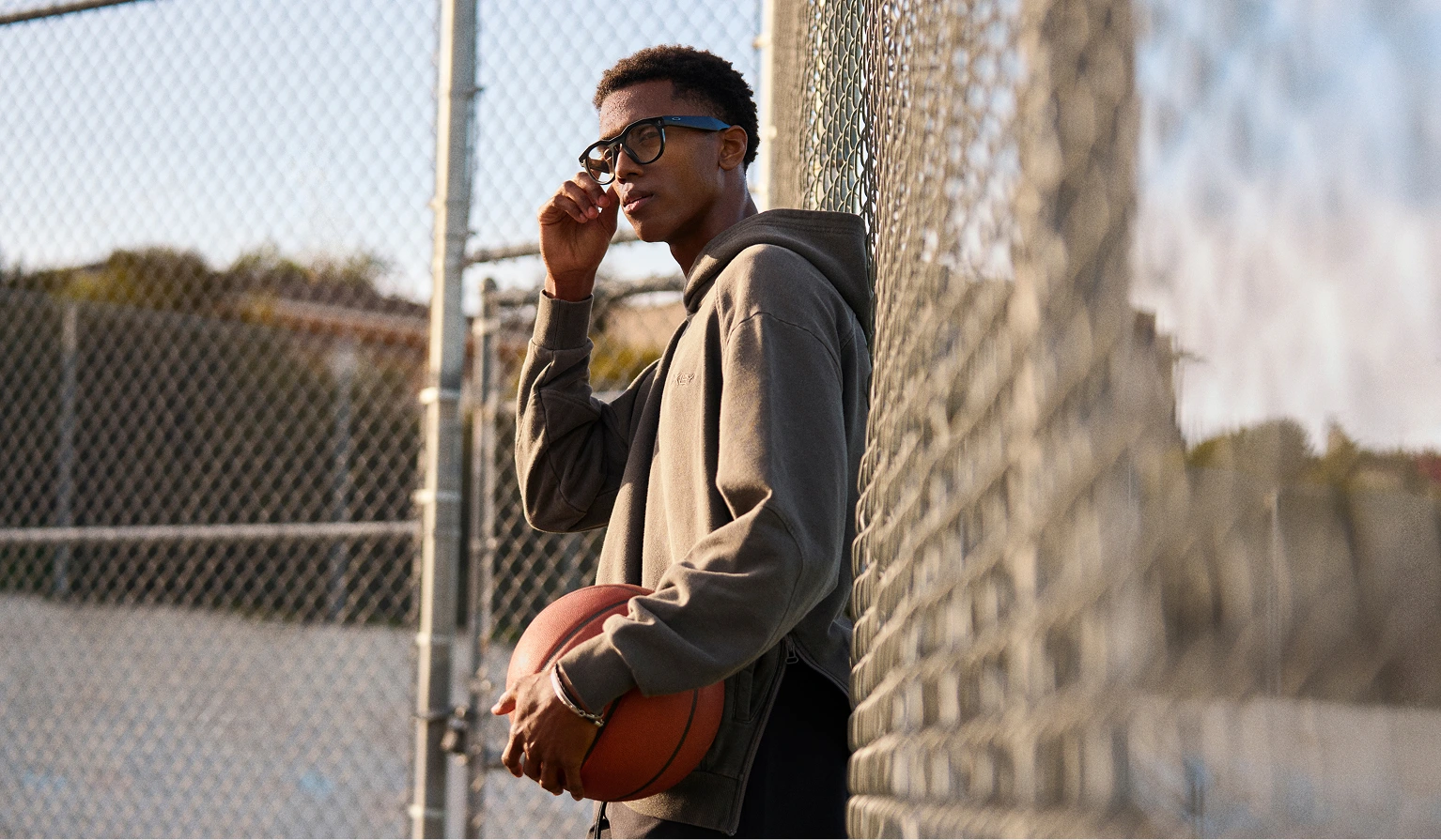 Meta and Oakley Team Up for AI Smart Glasses, Starting at $399 - Tech ...